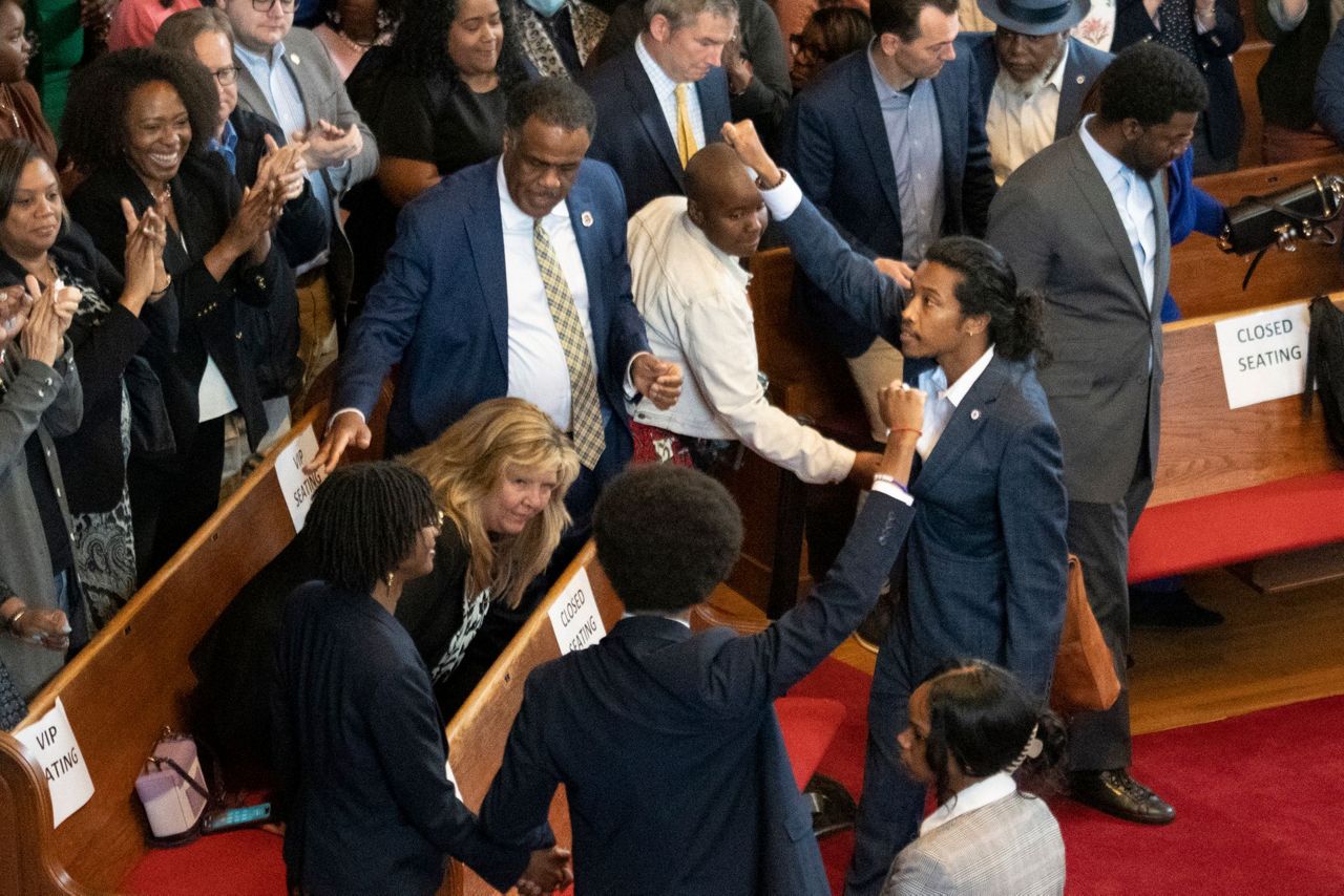 Kamala Harris to meet with expelled Tennessee lawmakers