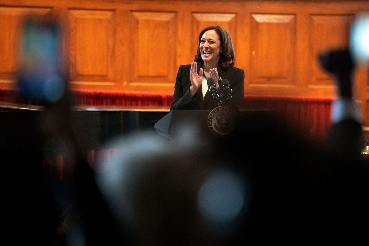 Kamala Harris to meet with expelled Tennessee lawmakers