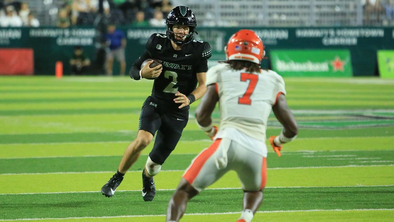 Weaver leads Hawaii football to victory over Sam Houston