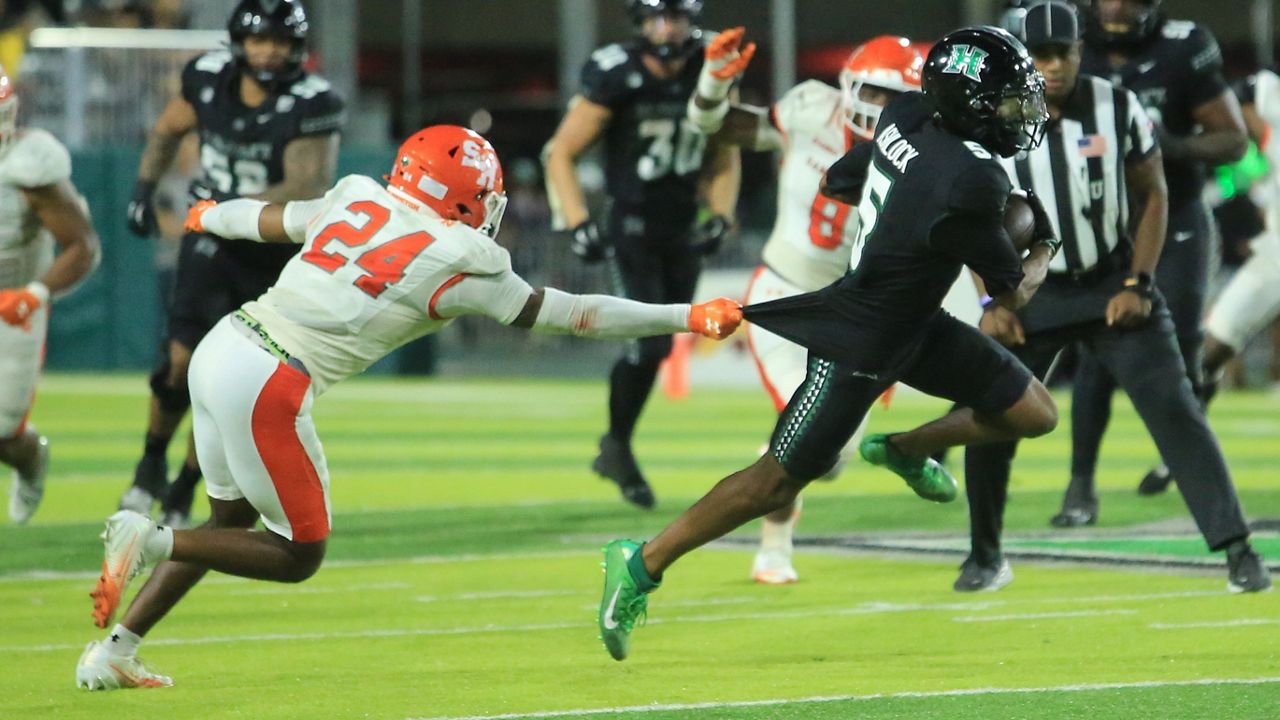Weaver leads Hawaii football to victory over Sam Houston