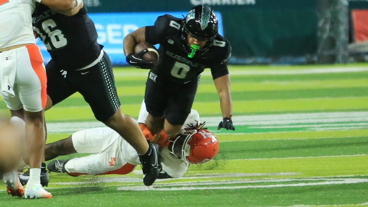 Weaver leads Hawaii football to victory over Sam Houston