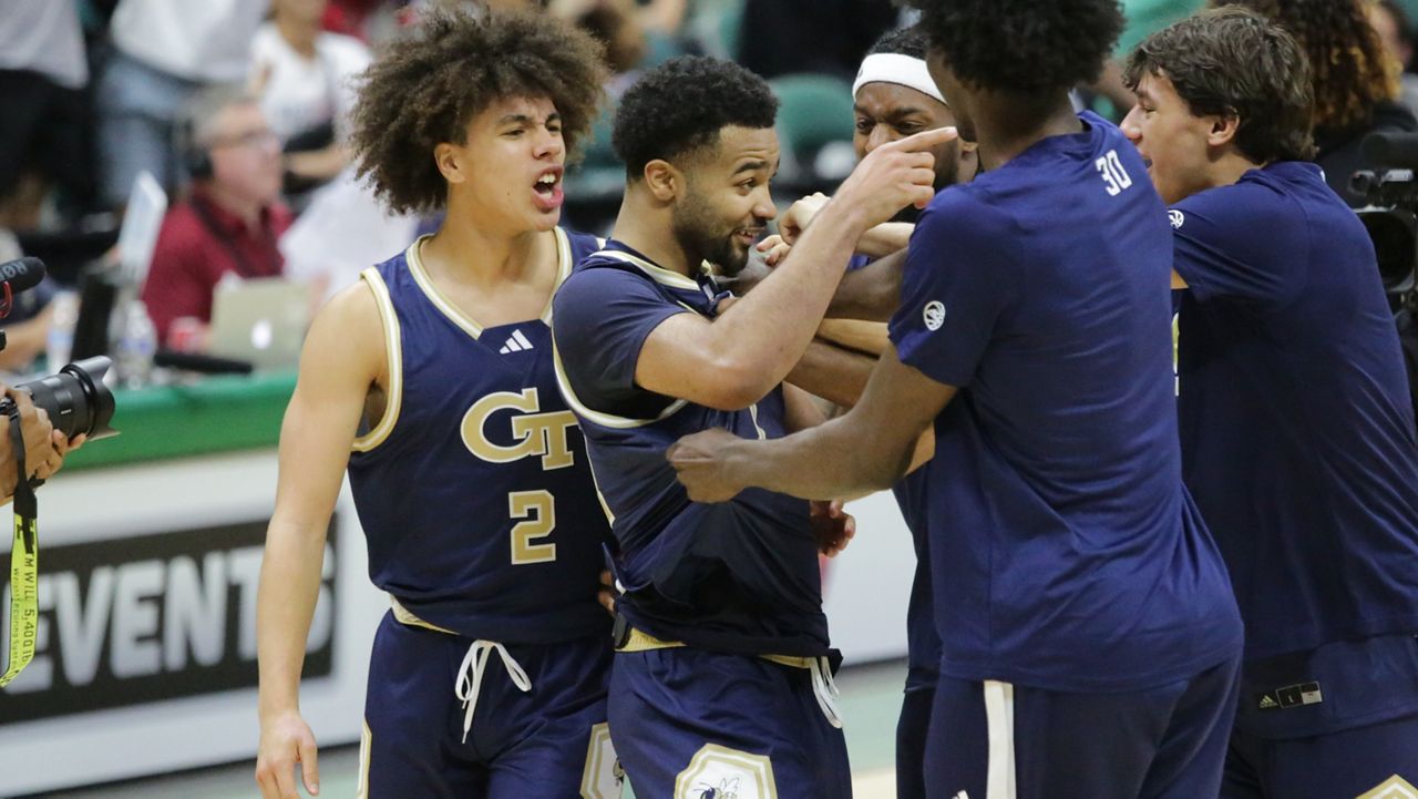 Hawaii hoops beats Portland in Diamond Head Classic opener