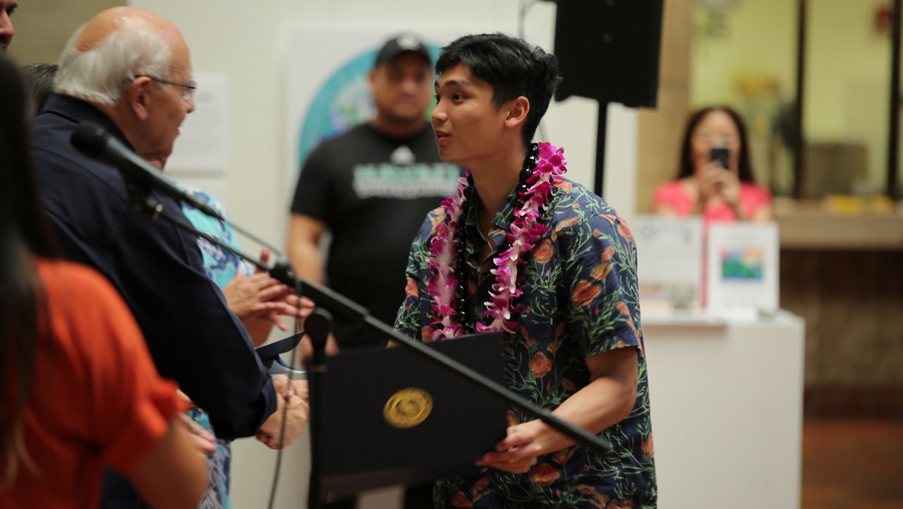 Hawaii men's volleyball team gets tribute at Honolulu Hale