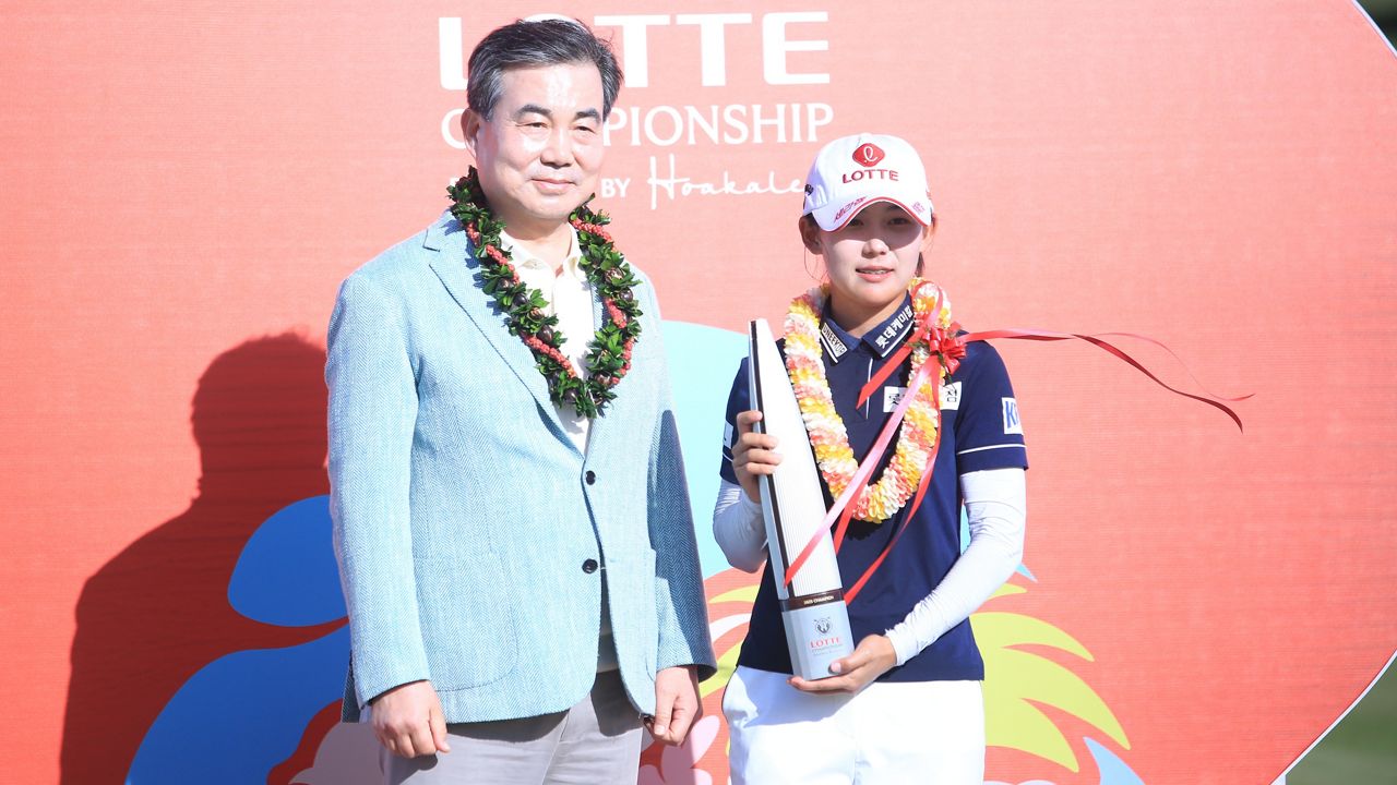 Hwang gets 1st career LPGA victory at Lotte Championship