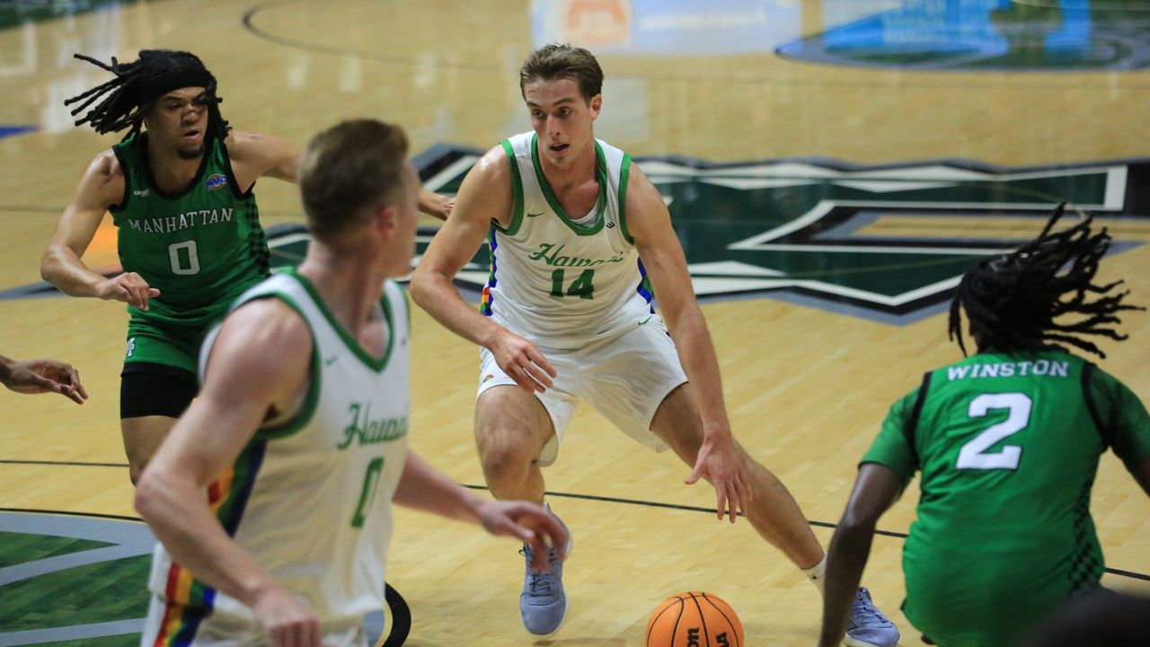 'Big Fish' Johnson, Hawaii basketball chomp Manhattan