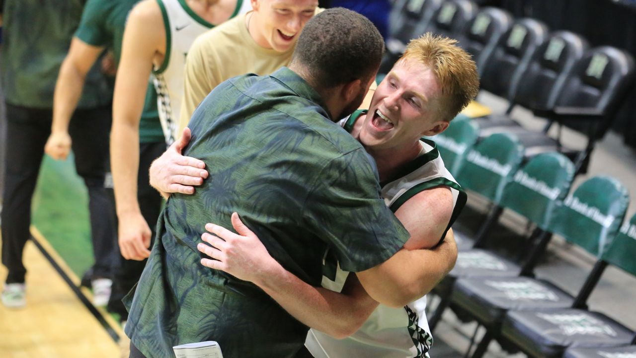 Hawaii basketball stuns UC Irvine on Erickson's winner