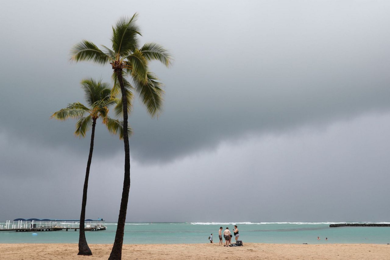 Storm sweeps Hawaii, brings threat of ‘catastrophic’ floods