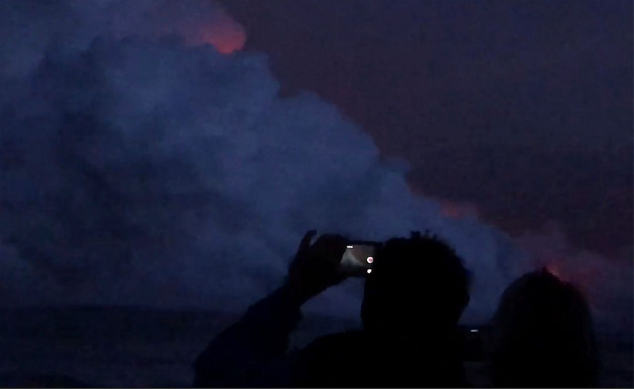 Passengers recounts moments after lava hit Hawaii tour boat