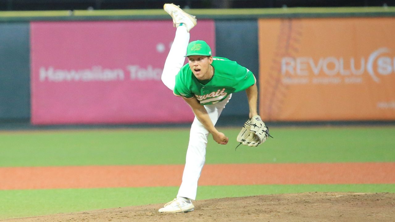 Hawaii baseball team again beats UC Davis in extras