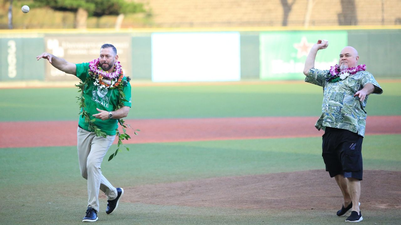 Hawaii baseball christens Robbs Leahey Press Box at LMS