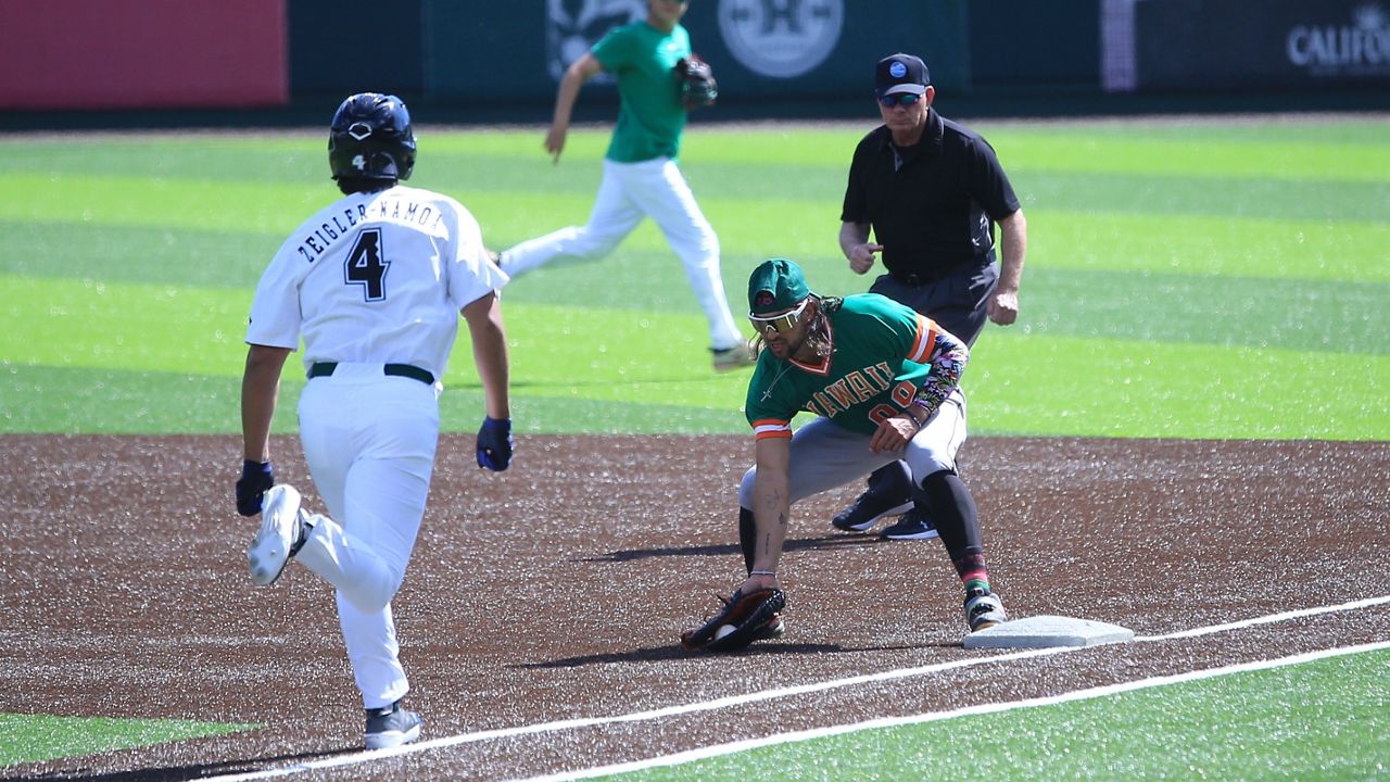 Hawaii baseball team breaks in new field with alumni game