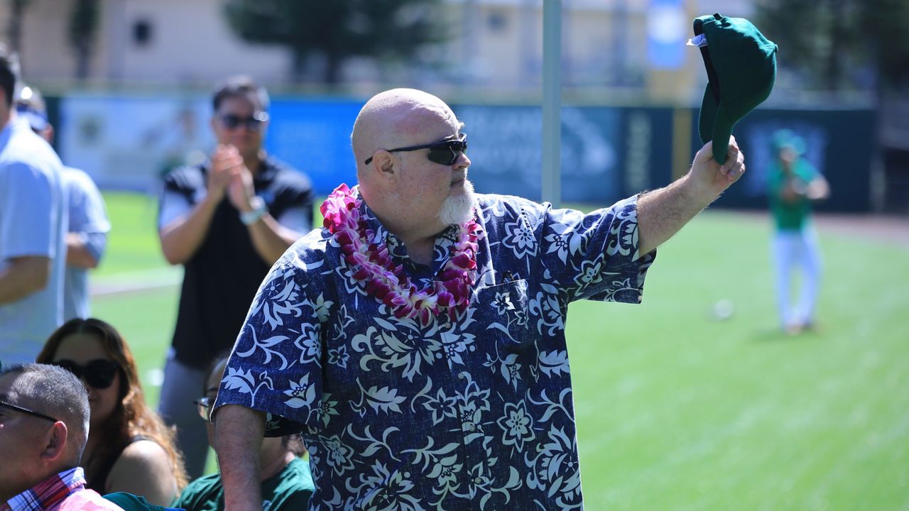 Hawaii baseball team breaks in new field with alumni game