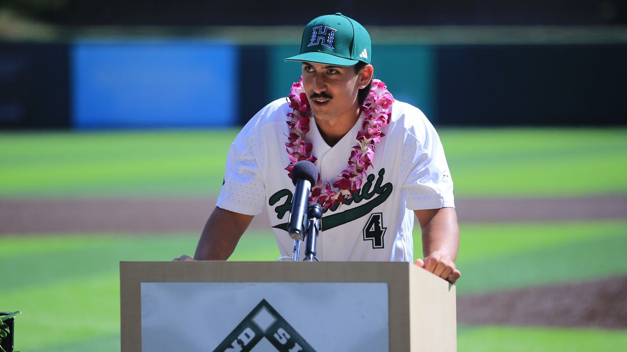 Hawaii baseball team breaks in new field with alumni game