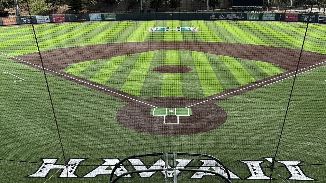 Hawaii baseball marvels at new turf at Les Murakami Stadium
