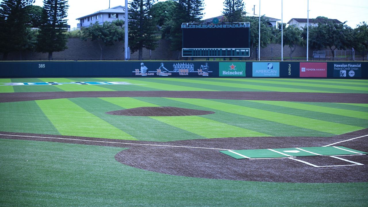 Hawaii baseball marvels at new turf at Les Murakami Stadium