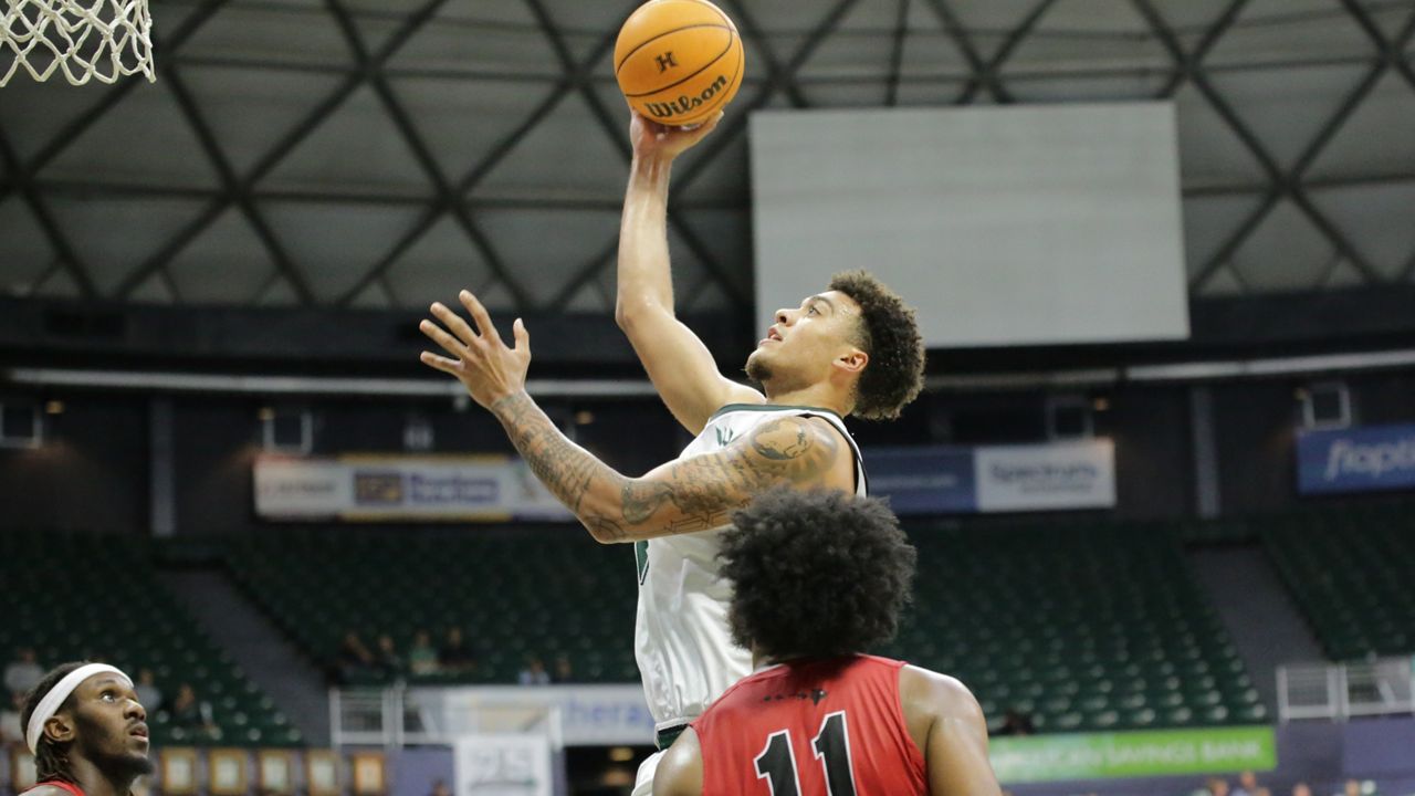 Hawaii men's basketball opens season with win over Hilo