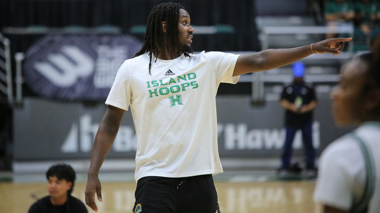Wahine freshman's dunk tops Rainbow Madness hoops event