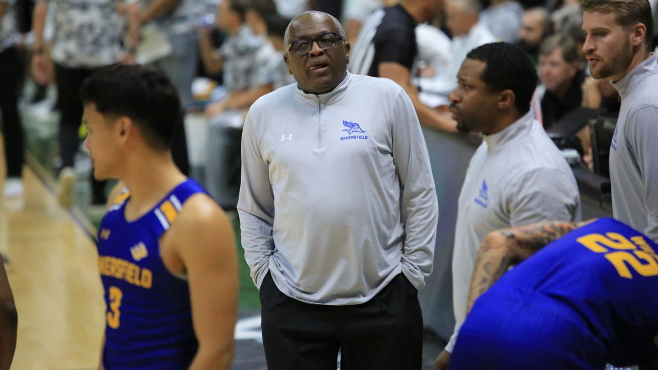 Hawaii hoops enjoys senior night win over CSU Bakersfield