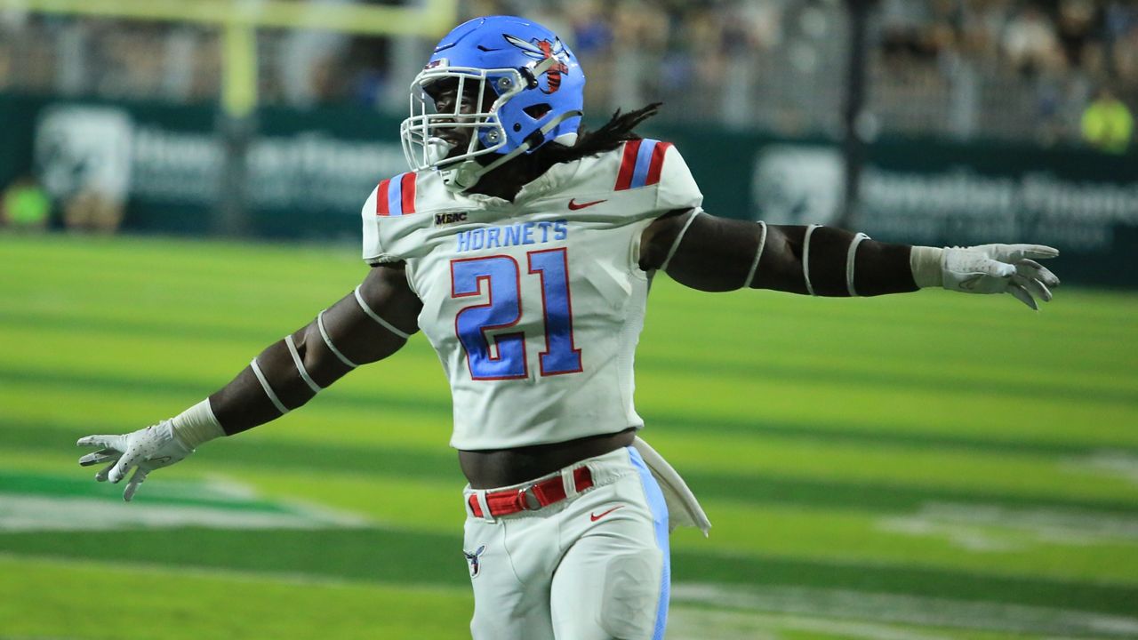 Hawaii football team registers shaky win over Delaware State