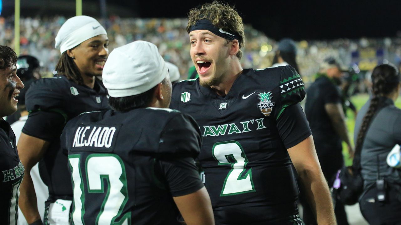Hawaii rallies past Cal in thriller Sheraton Hawaii Bowl