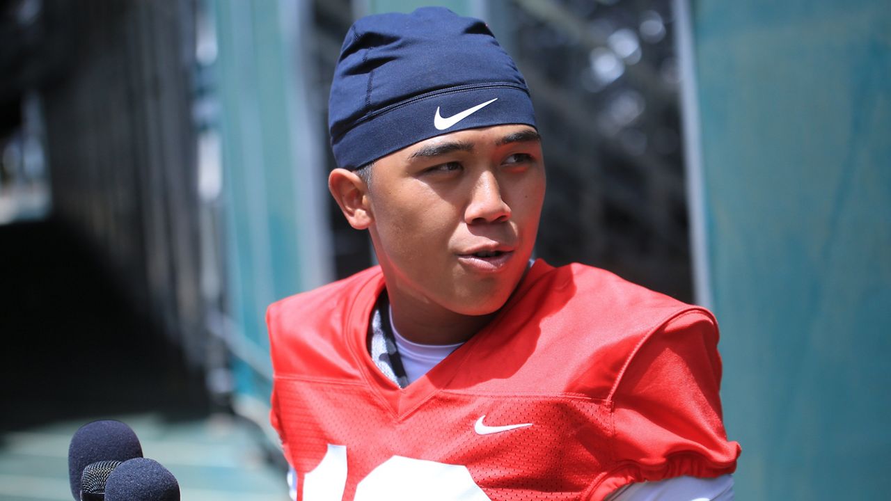 UH football team takes the heat at 1st fall practice of 2025