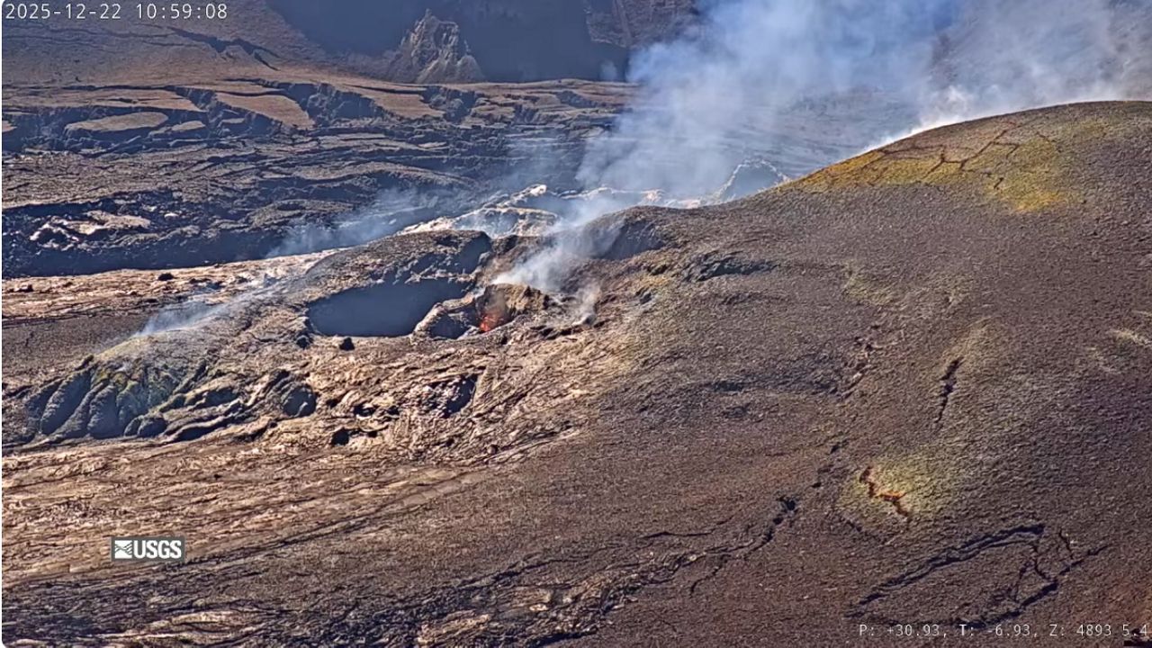 Hawaii health officials warn of high levels of volcanic gas