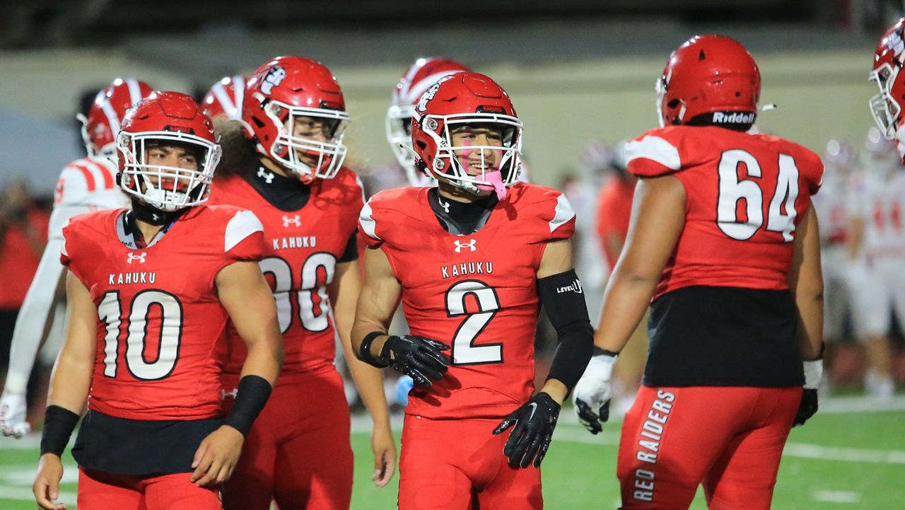 No. 1 Mater Dei locks down Kahuku in North Shore matchup