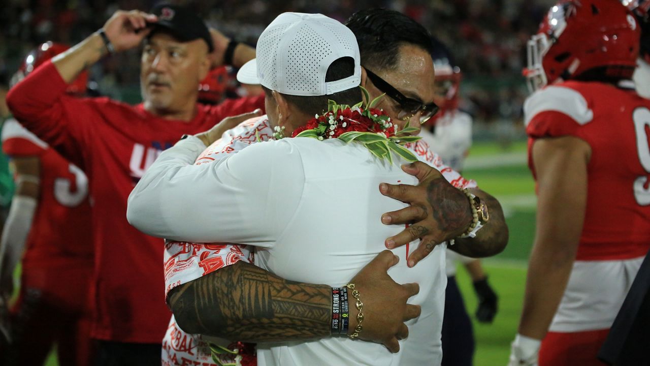 Saint Louis beats Kahuku for state Open football title