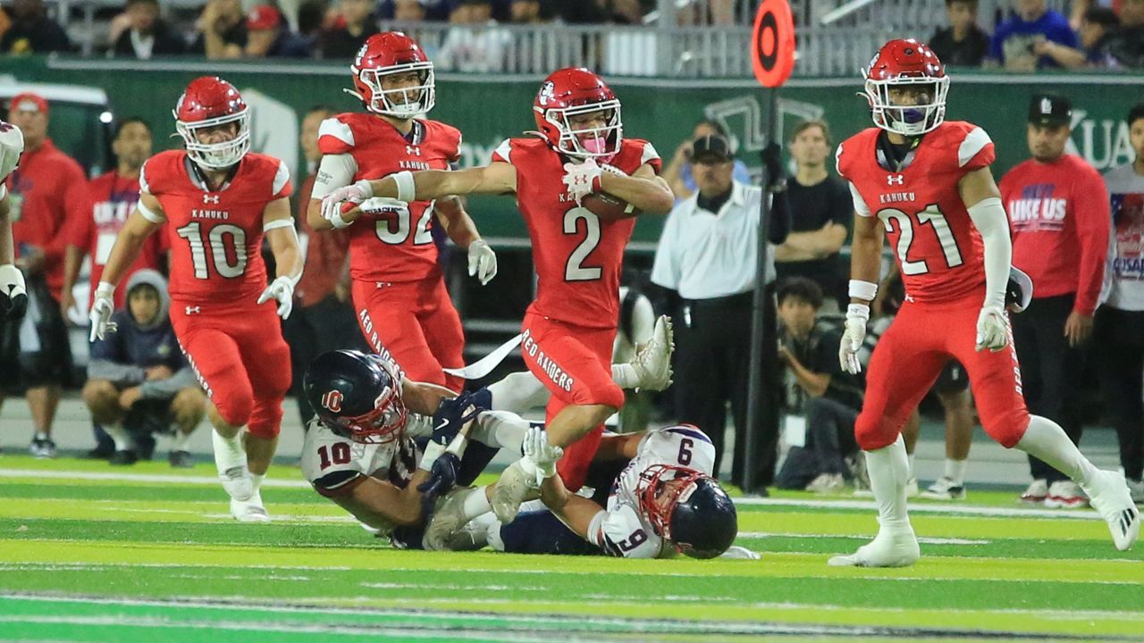 Saint Louis beats Kahuku for state Open football title