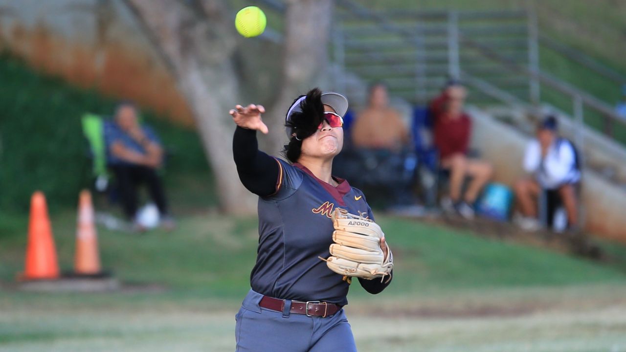 Sniffen powers Maryknoll softball over Kamehameha