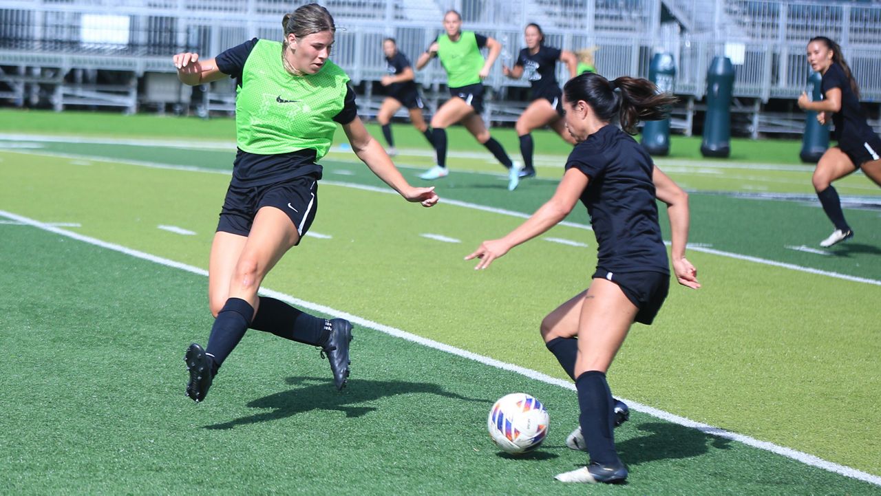 Expectations no burden for Hawaii soccer team