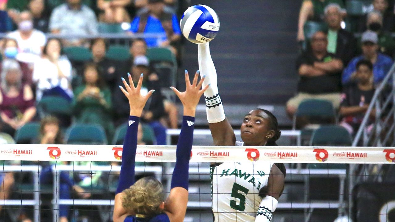 UC Davis pulls off 1st women's volleyball win at Hawaii