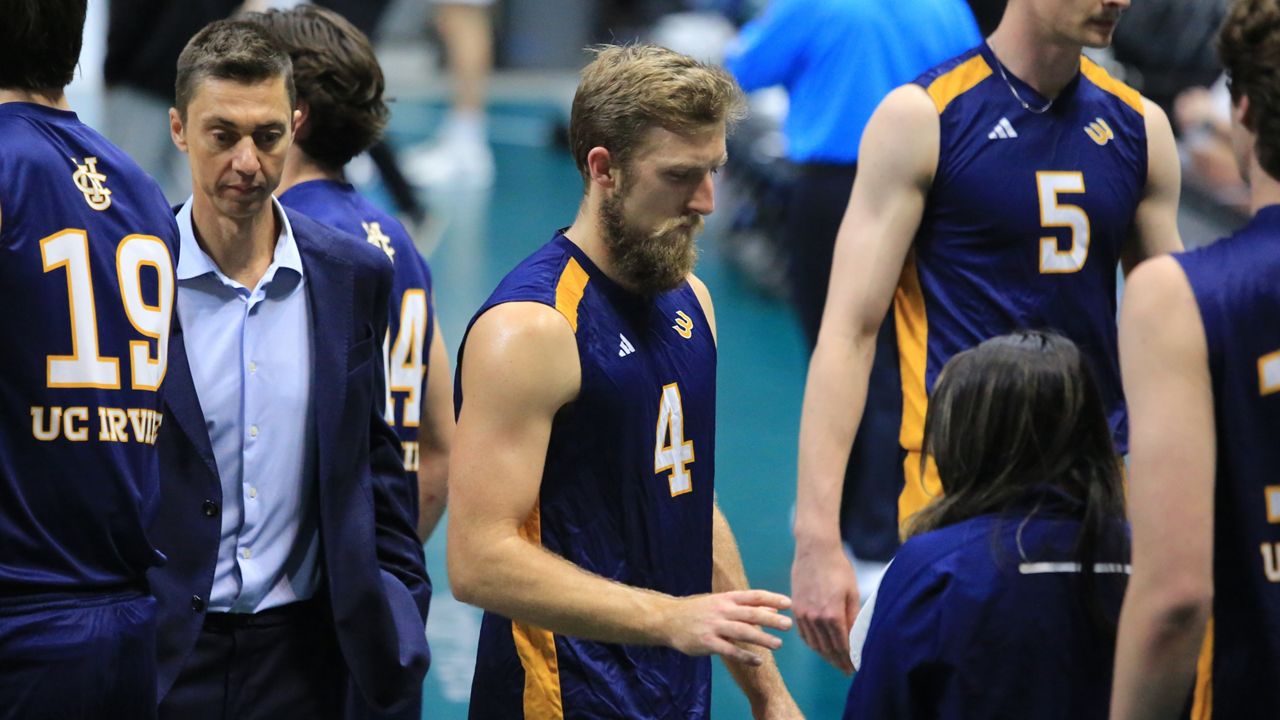 Hawaii men's volleyball team sweeps No. 1 Grand Canyon
