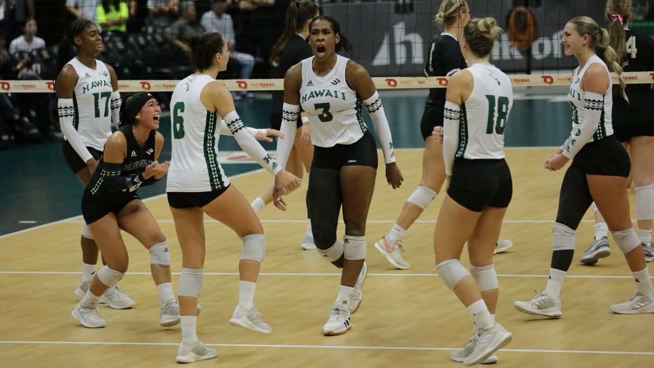Hawaii volleyball tops Long Beach on senior night for bye