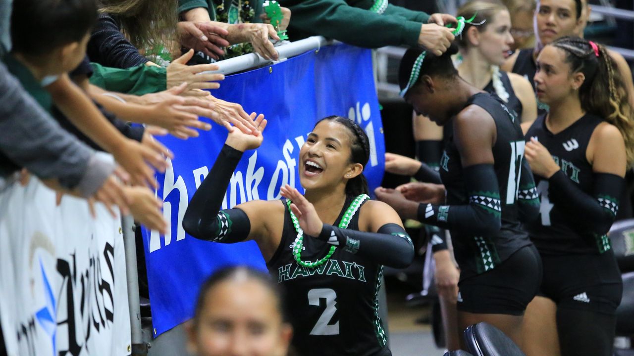 Alexander rallies UH women's volleyball over SMU in opener