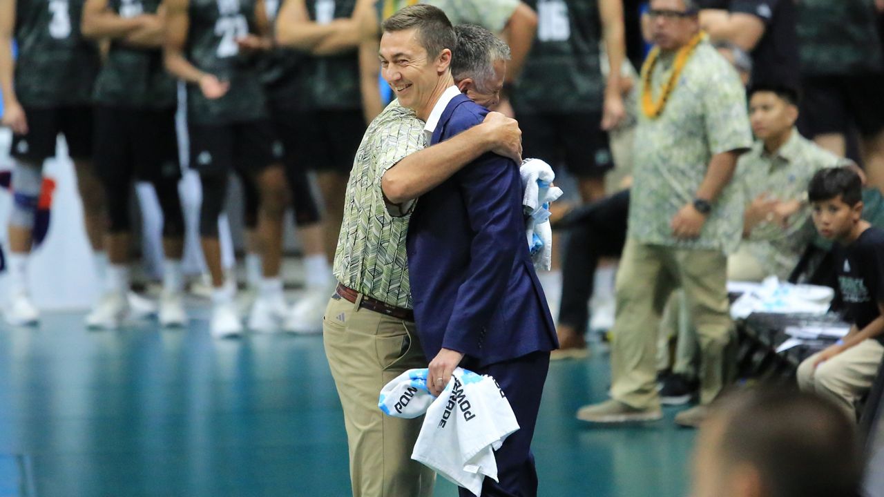 Chakas' injury overshadows UH volleyball defeat of UC Irvine