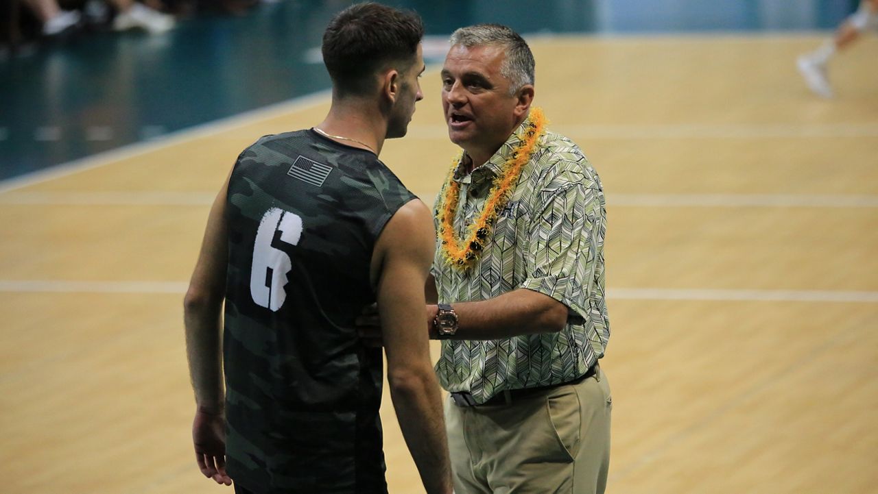 Chakas' injury overshadows UH volleyball defeat of UC Irvine