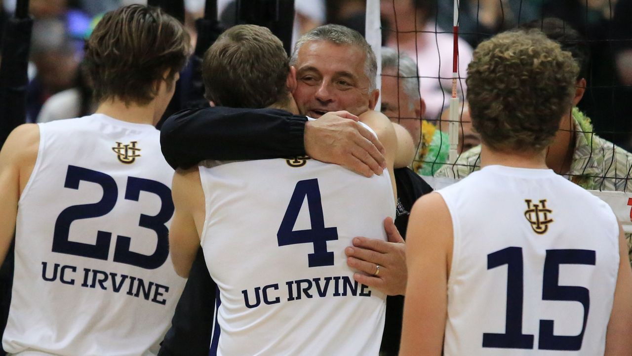 Chakas' injury overshadows UH volleyball defeat of UC Irvine