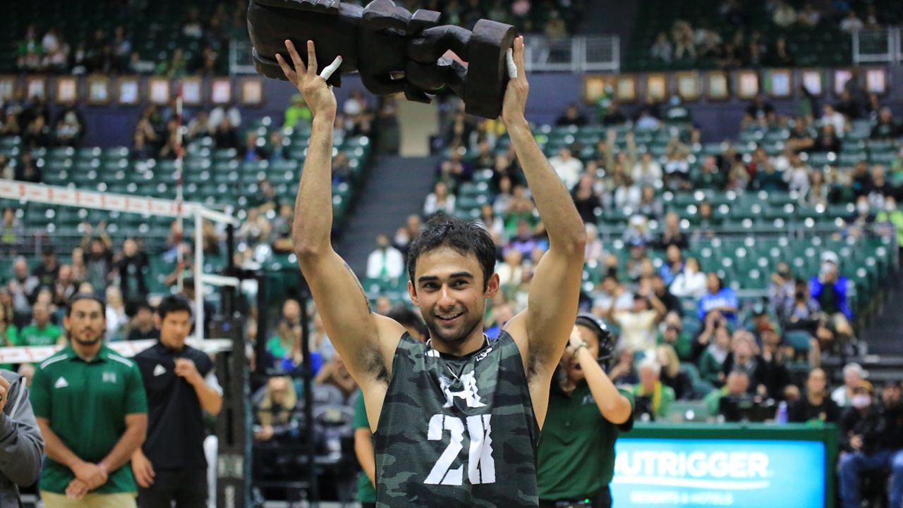 Chakas' injury overshadows UH volleyball defeat of UC Irvine