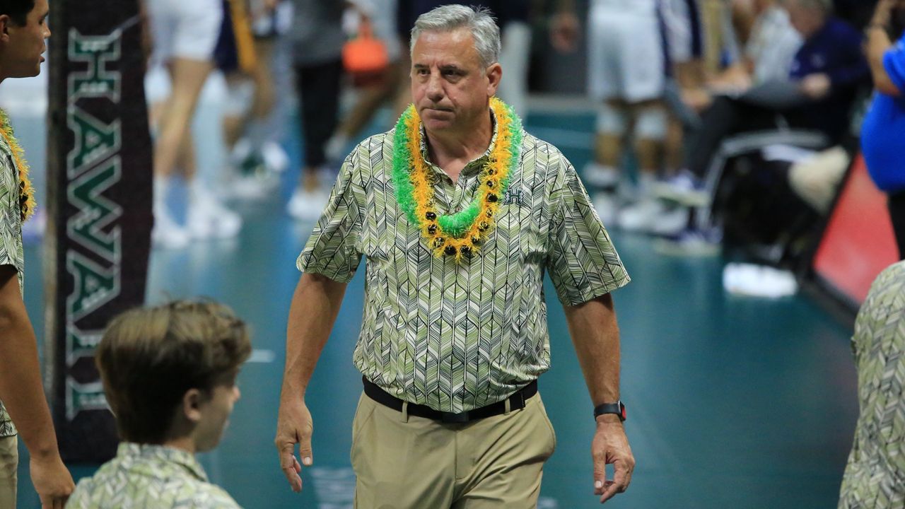 Chakas' injury overshadows UH volleyball defeat of UC Irvine