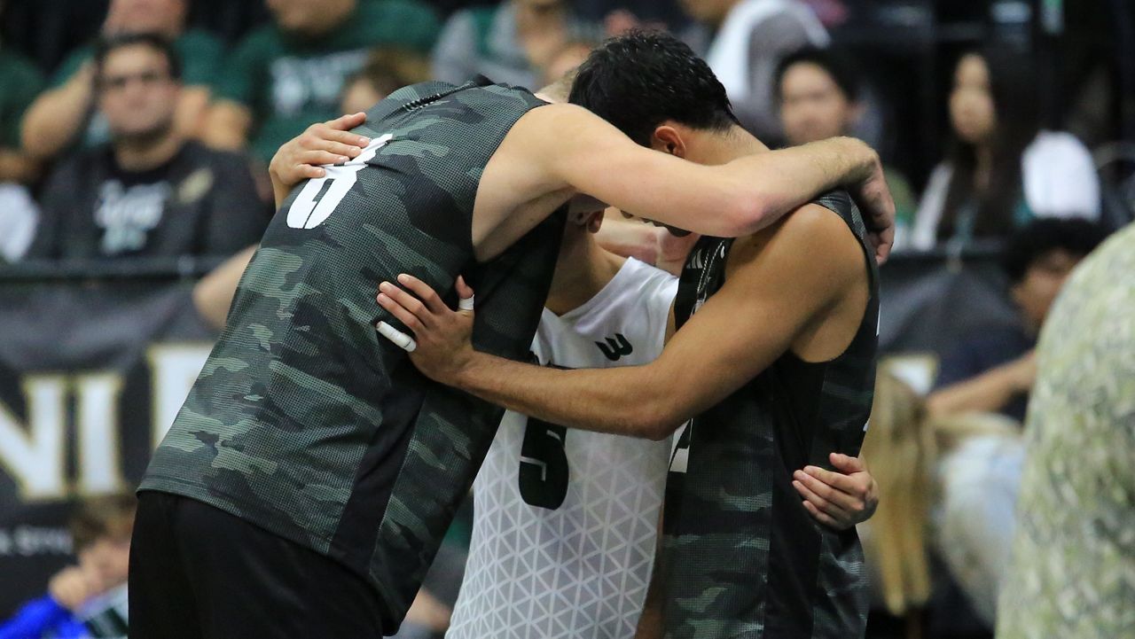 Chakas' injury overshadows UH volleyball defeat of UC Irvine