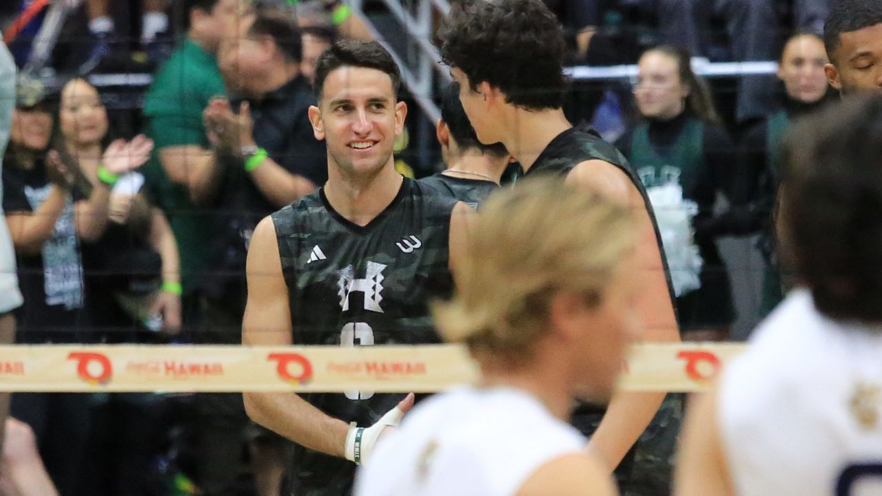 Chakas' injury overshadows UH volleyball defeat of UC Irvine