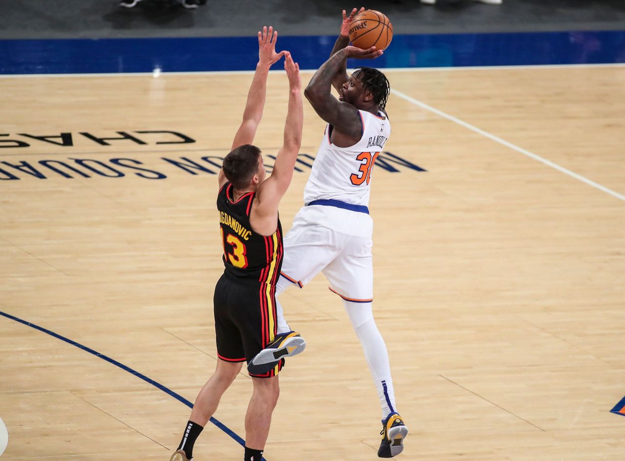 Knicks beat Hawks 122-119, win streak at NBA-best 8 games