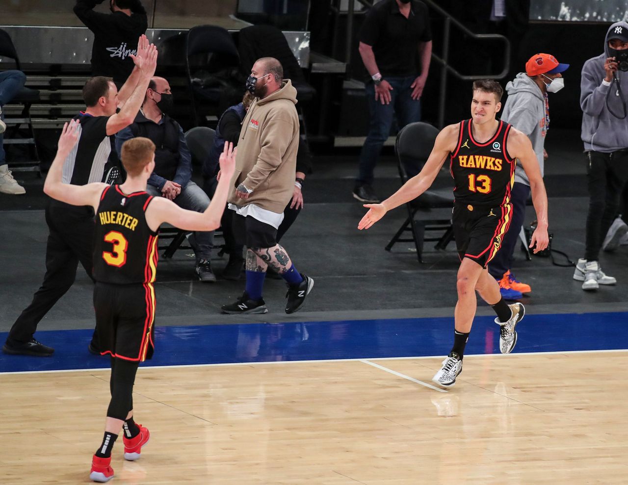 Knicks beat Hawks 122-119, win streak at NBA-best 8 games