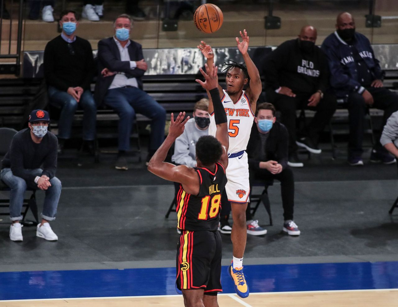 Knicks beat Hawks 122-119, win streak at NBA-best 8 games