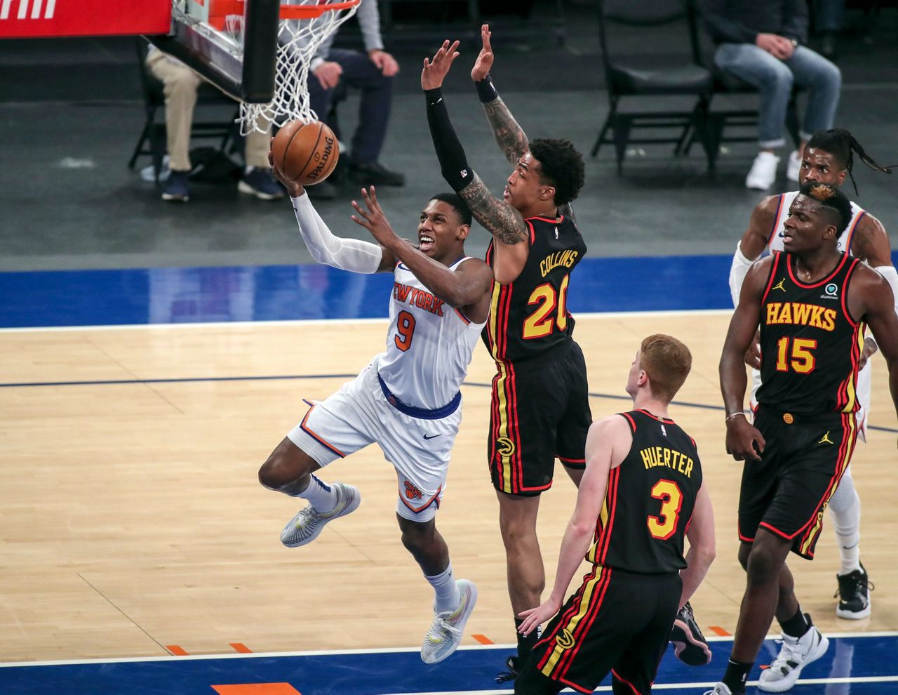 Knicks beat Hawks 122-119, win streak at NBA-best 8 games