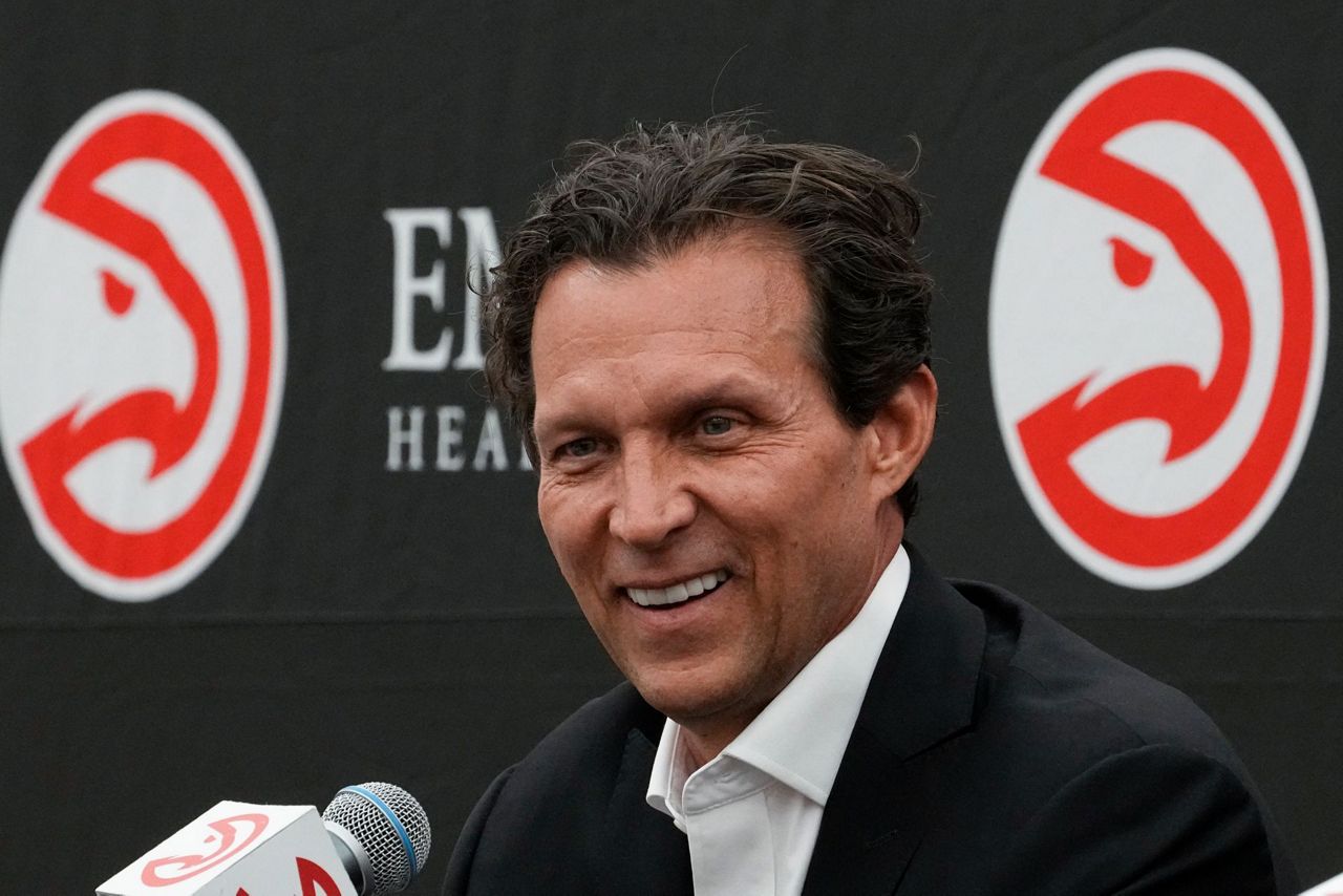 New Hawks coach Snyder facing difficult midseason transition