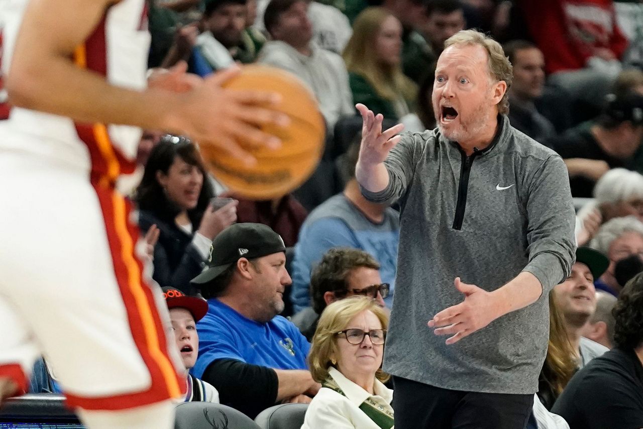 Bucks fire Budenholzer as coach after early playoff exit