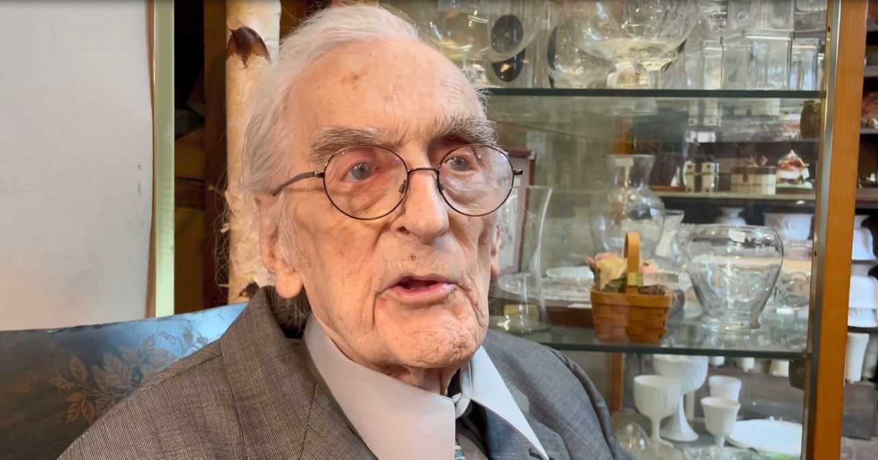 florist decorates for presidents