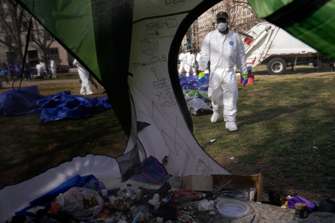 Park Service clears homeless encampment near White House